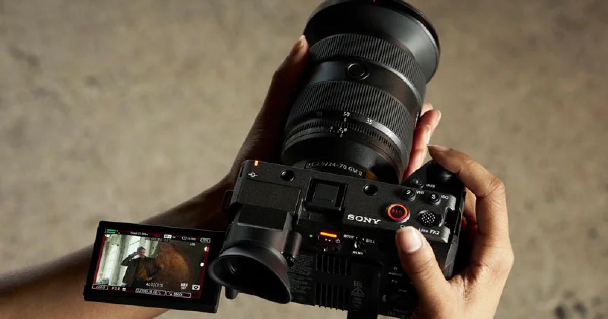 Sony lanza la cámara FX2 con grabación 4K y visor articulado