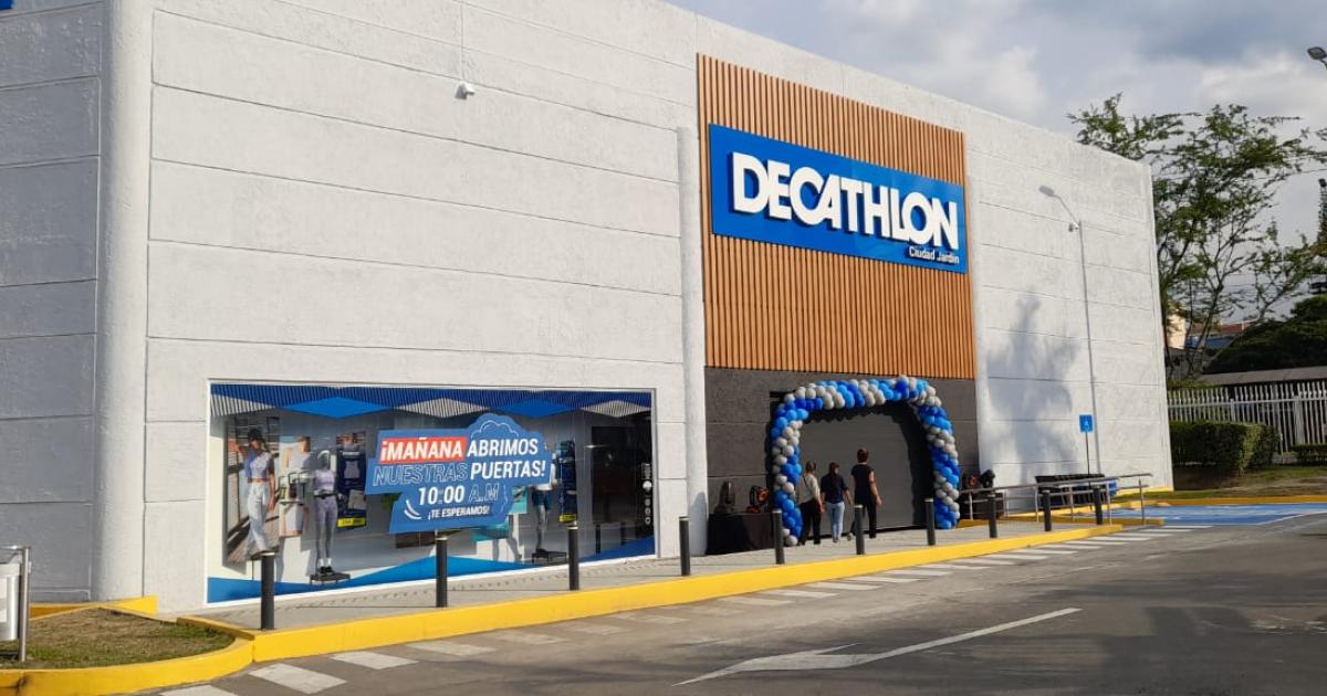 ¿Cuántas tiendas y en dónde tiene presencia Decathlon en Colombia?