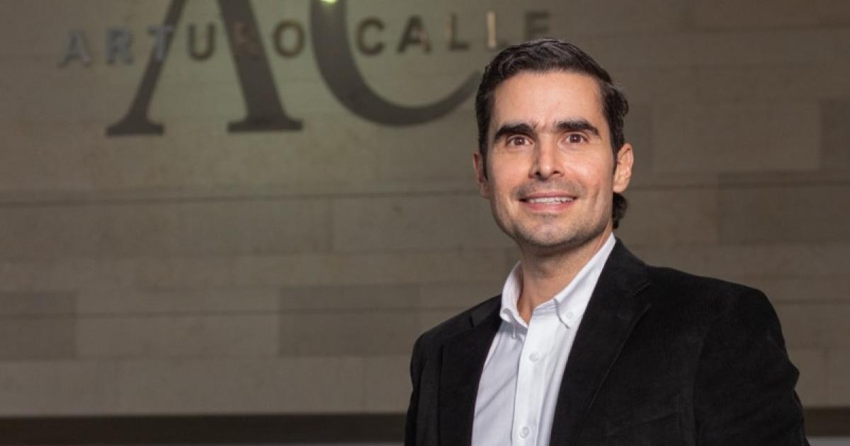 Esteban González asume la gerencia general de Arturo Calle
