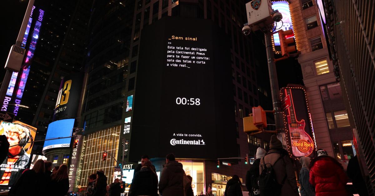 Continental apaga una pantalla en Times Square y lanza mensaje