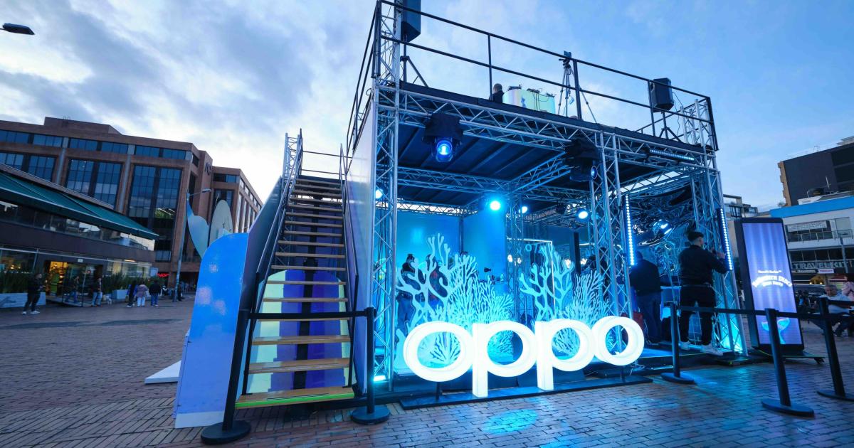 El OPPO Reno14 5G iluminó la noche de Halloween en Bogotá