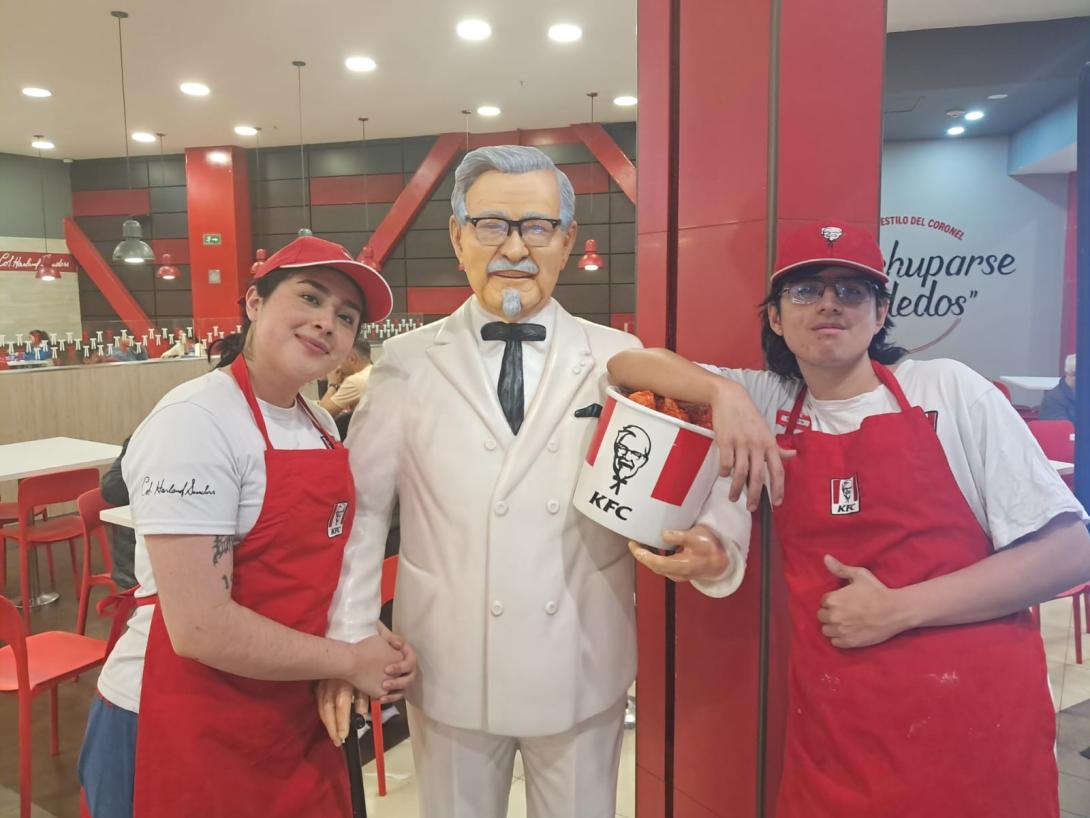 KFC Colombia emplea a más de 450 estudiantes en 2025